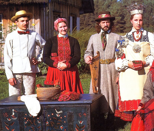 FolkCostume&Embroidery: Costume of Nica, South Kurzeme province, Latvia