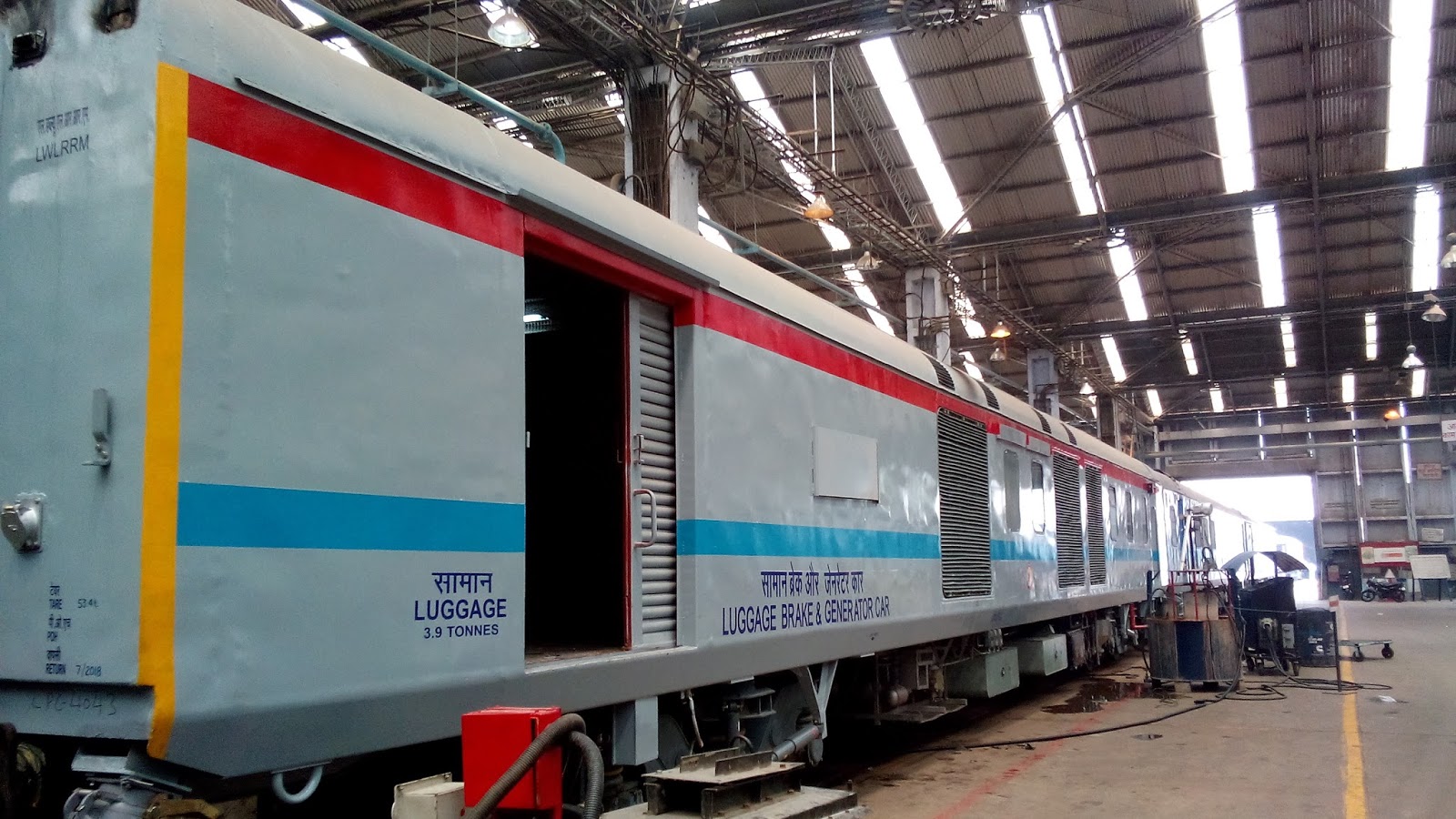 Rail Maniac: NEW GENERATOR CAR BY RDSO FOR LHB NAC (images)