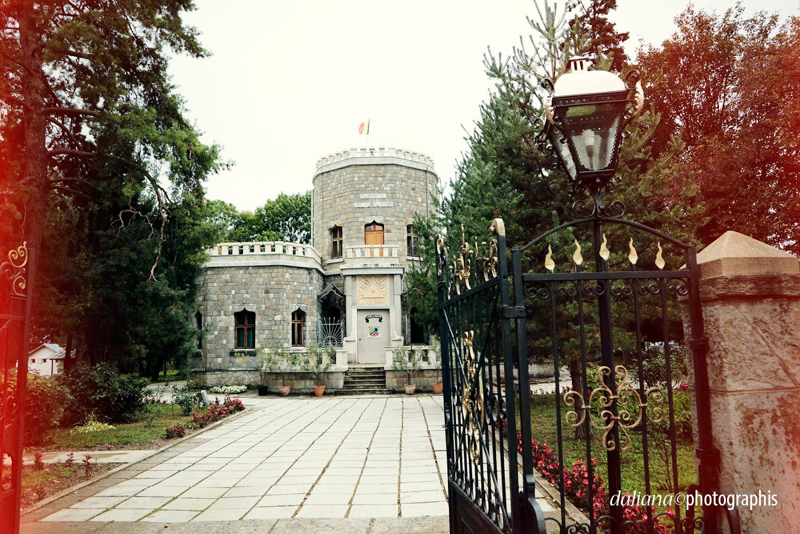 Photographis: Castelul Iulia Hasdeu – Campina