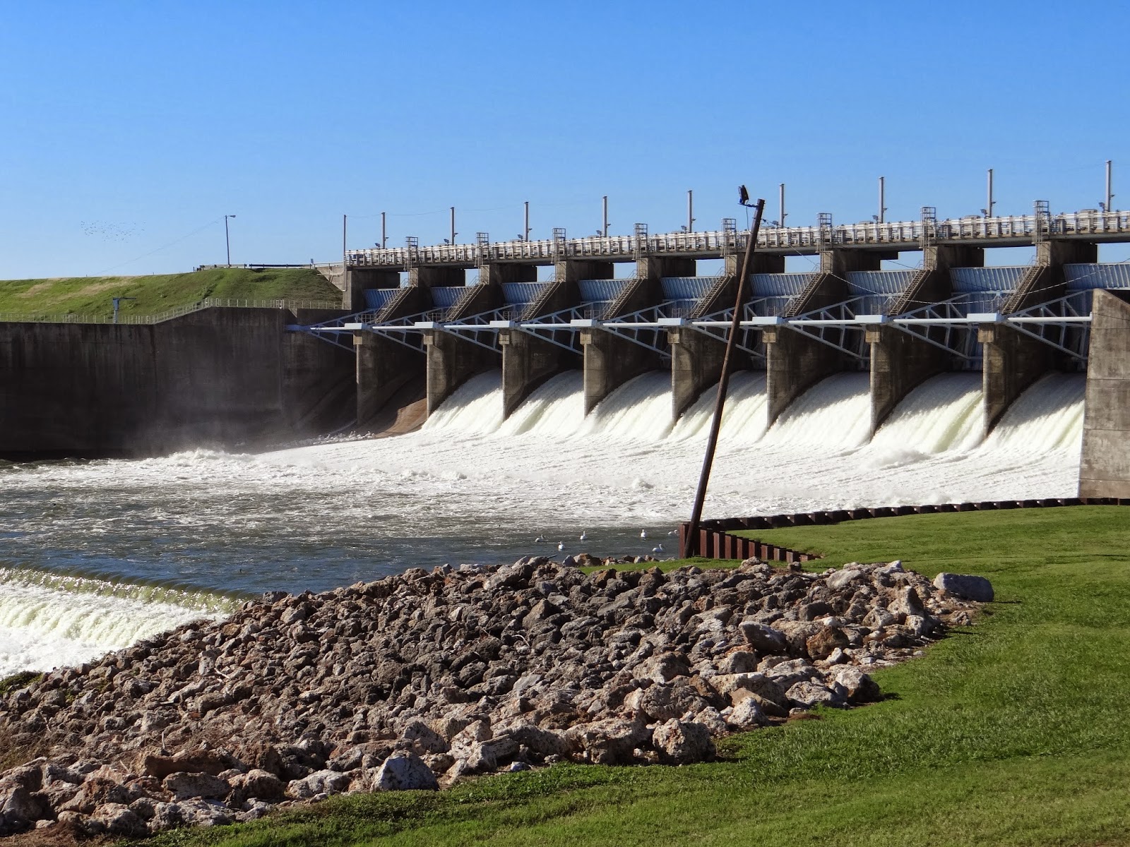 Walkabout With Wheels Blog: Livingston Lake Dam