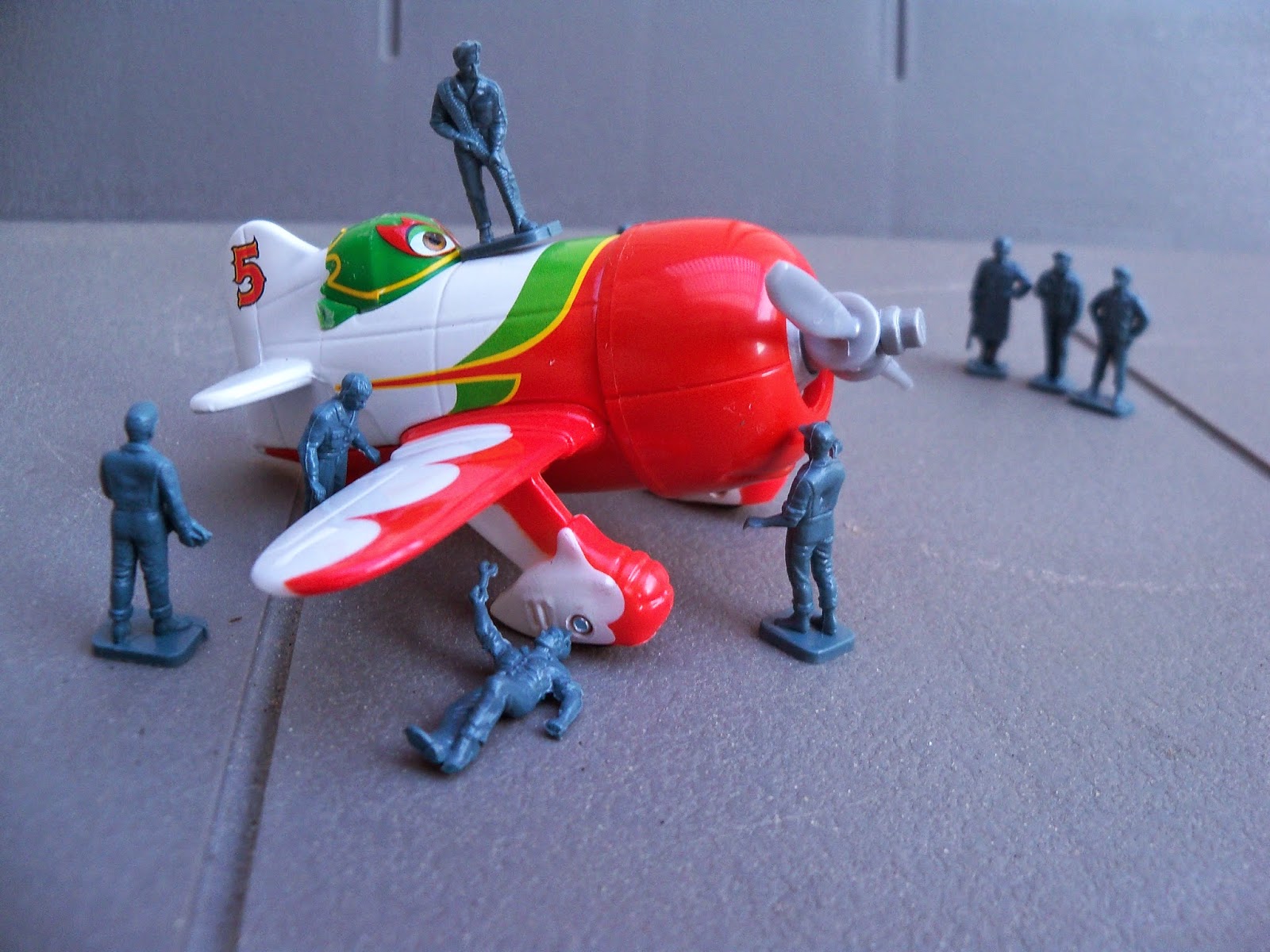 Bunker Talk: Bee Gee Racer Fighter