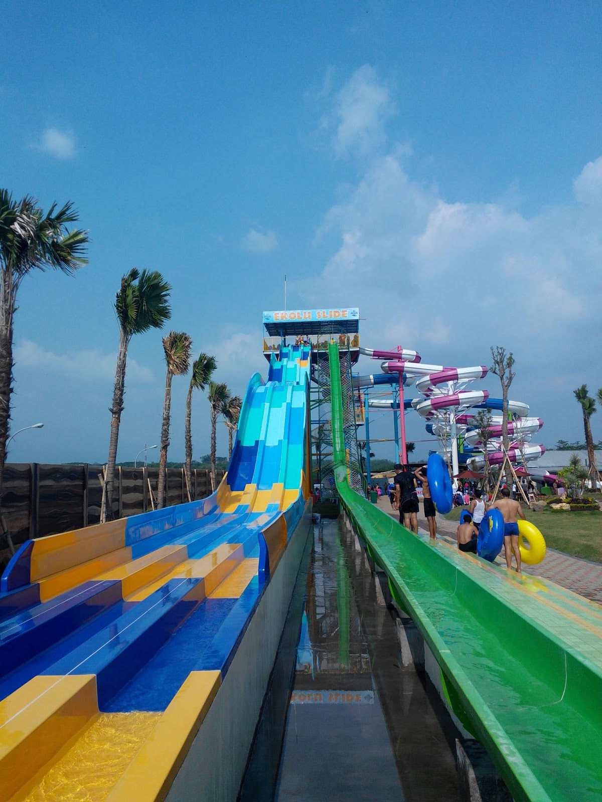 Main Air Sepuasnya di Hawai Waterpark Malang