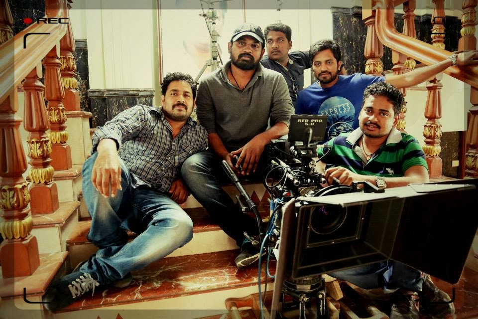 Kotha Janta Working Stills - Hot Photos in Saree