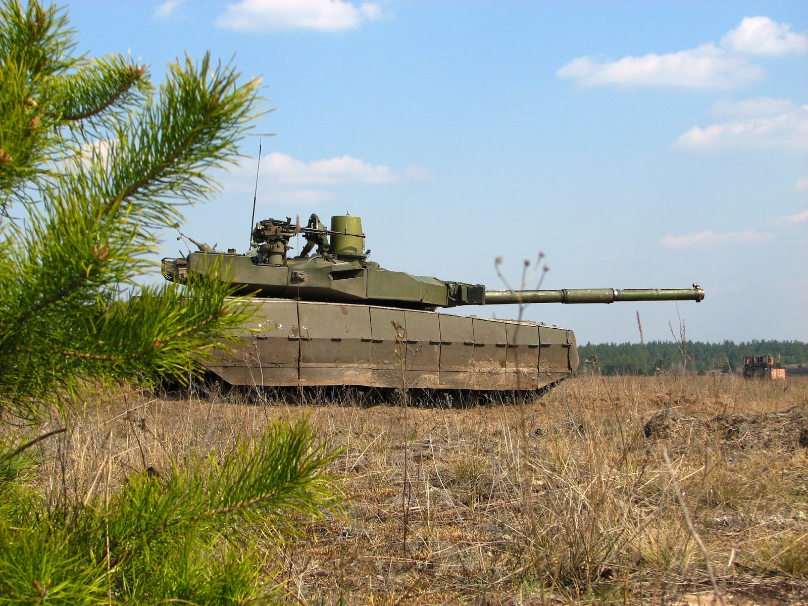 Glavcom: T-84 Oplot ukrainian main battle tank