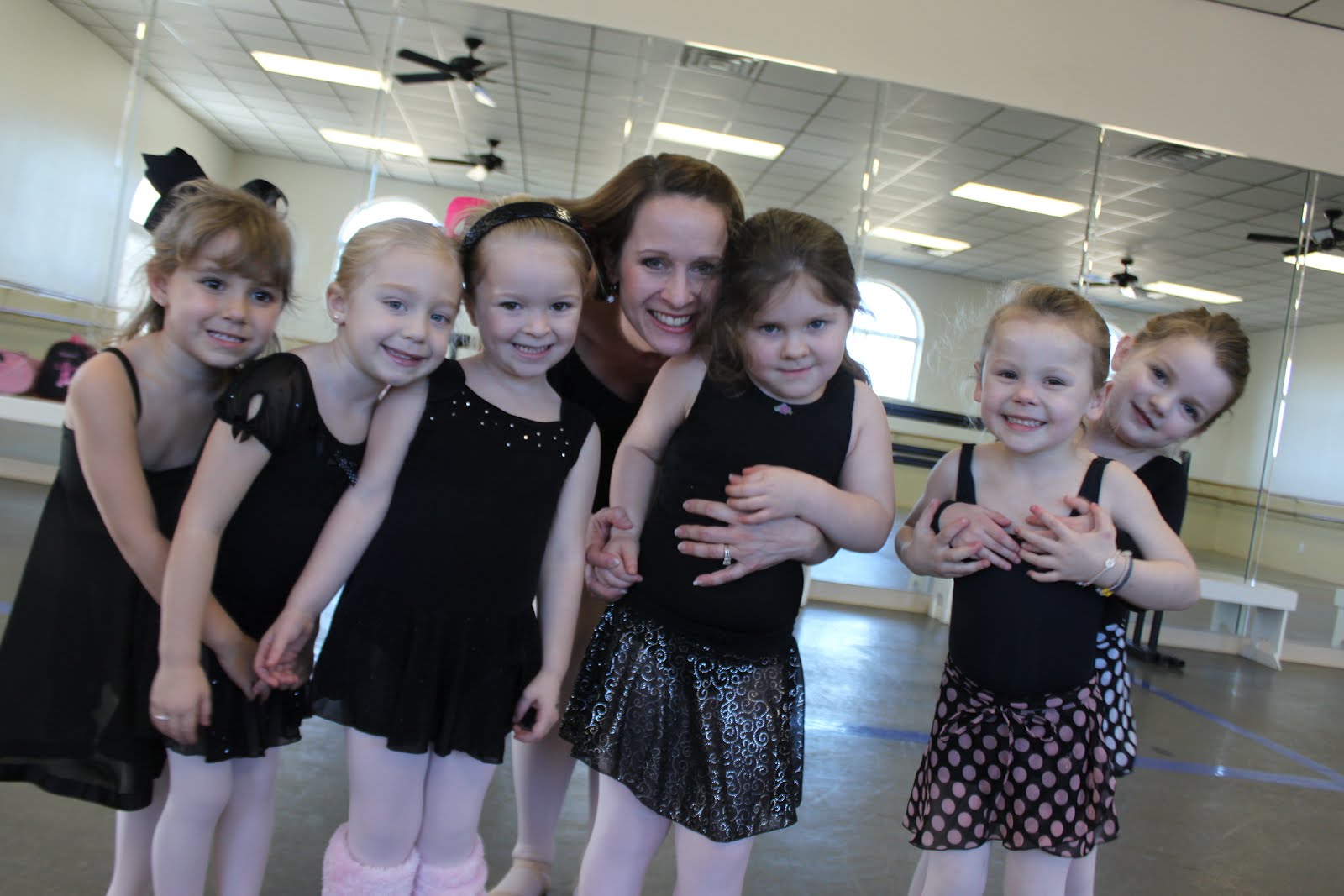 Mojoy: Ellie's Dance Class with Miss Linda Lou