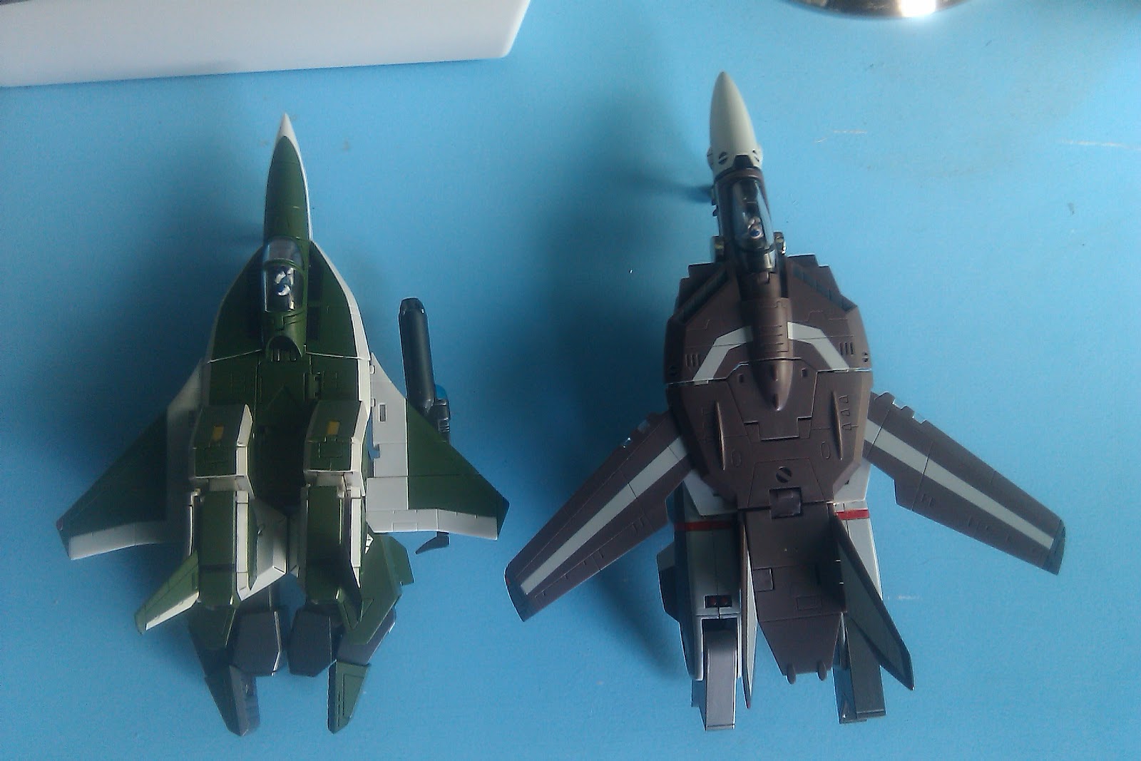 A Review of Lancer's VFA-6I Alpha Fighter from Toynami's Robotech ...