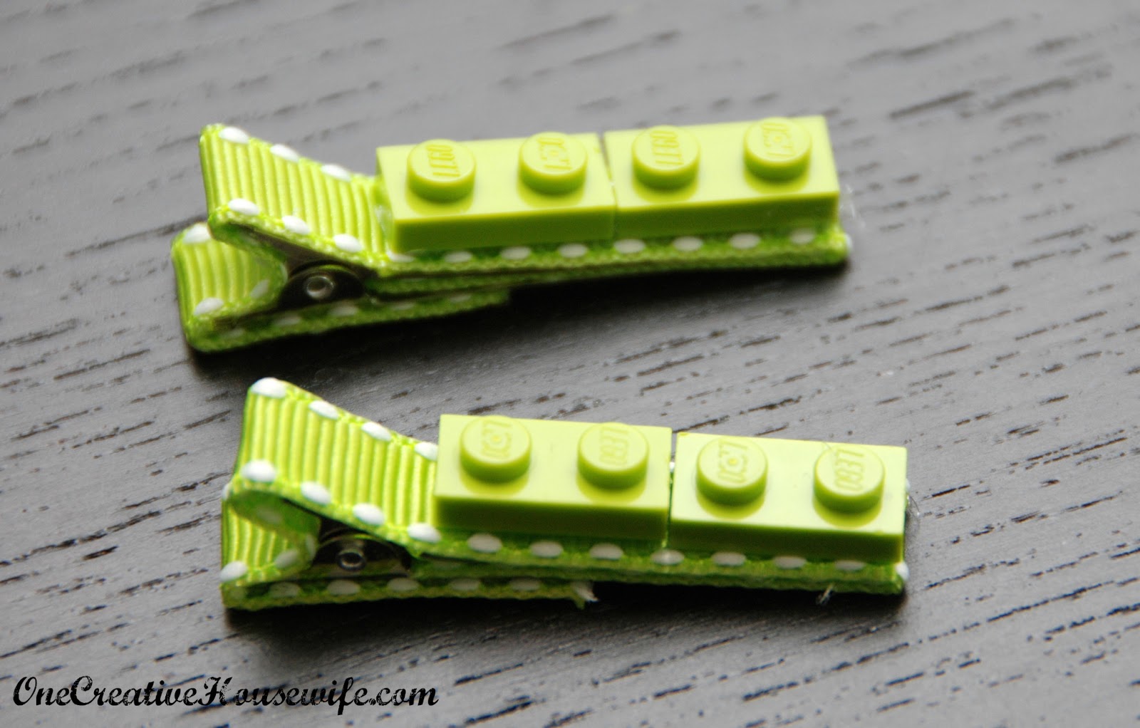 One Creative Housewife: DIY LEGO Flower Hair Clips