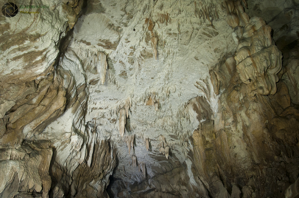 Pesteri in Podisul Mehedinti