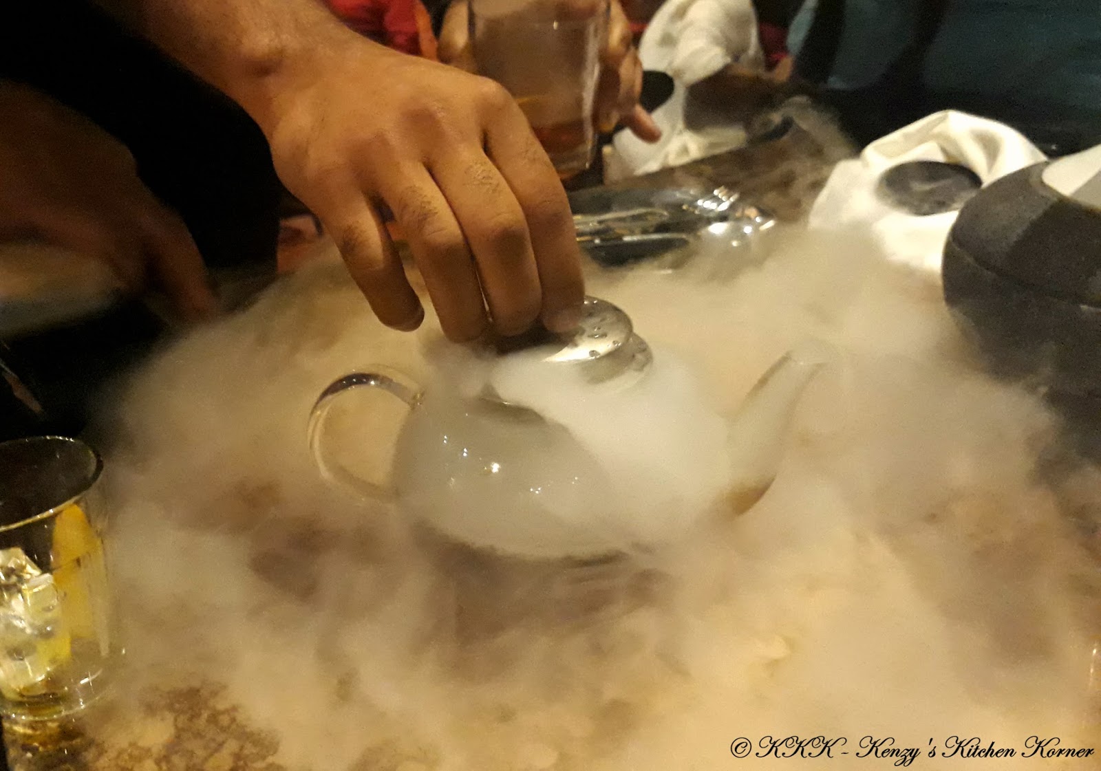 Kenzy's Kitchen Korner... : Farzi Cafe - A food purist happily ‘farzified’!