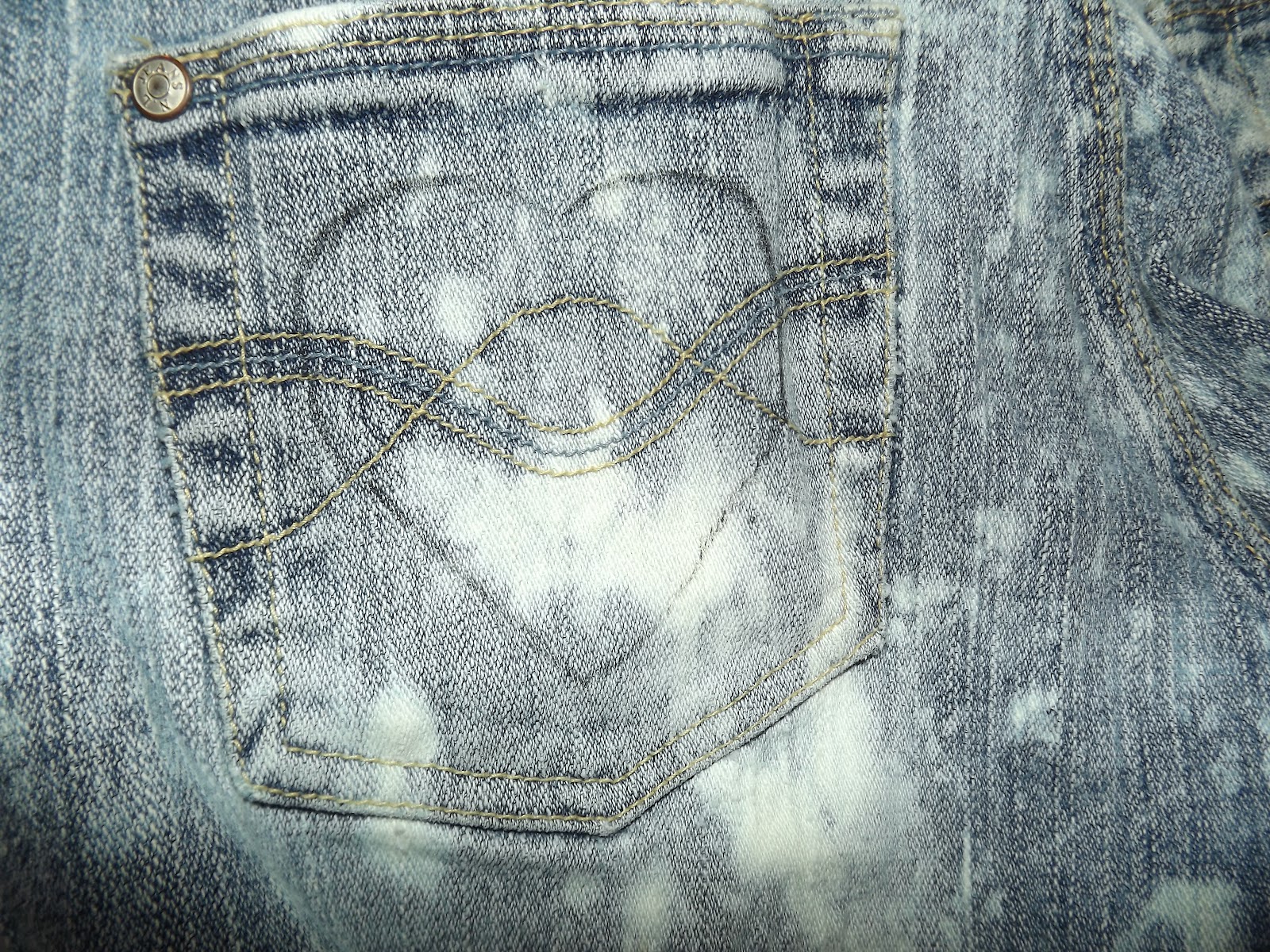 Petite-Fashionista: DIY: Heart Shaped Lace Insert Pockets