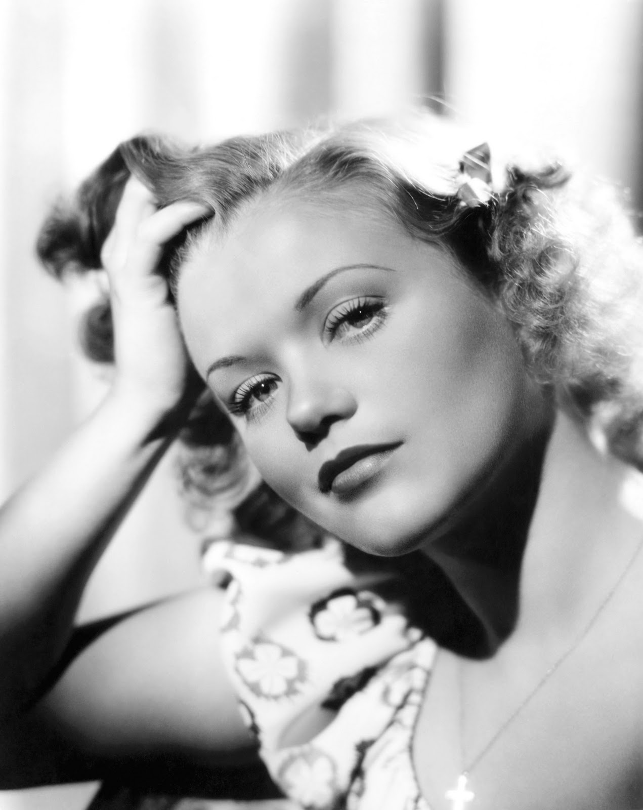 Dazzling Divas: Simone Simon