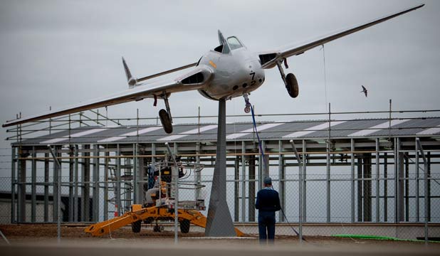 Kathryn's Report: Vampire NZ5772 : Ohakea gate guardian returns. Ohakea ...