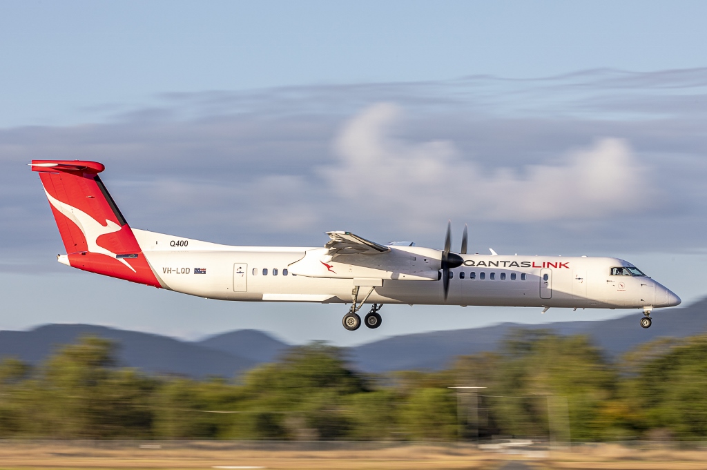 Central Queensland Plane Spotting: QantasLink Dash-8-Q400 Next Gen VH ...