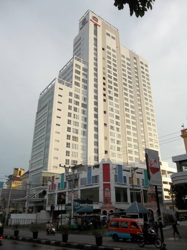 Gedung Tinggi dan Highrise di Semarang ~ Pamboedi File's