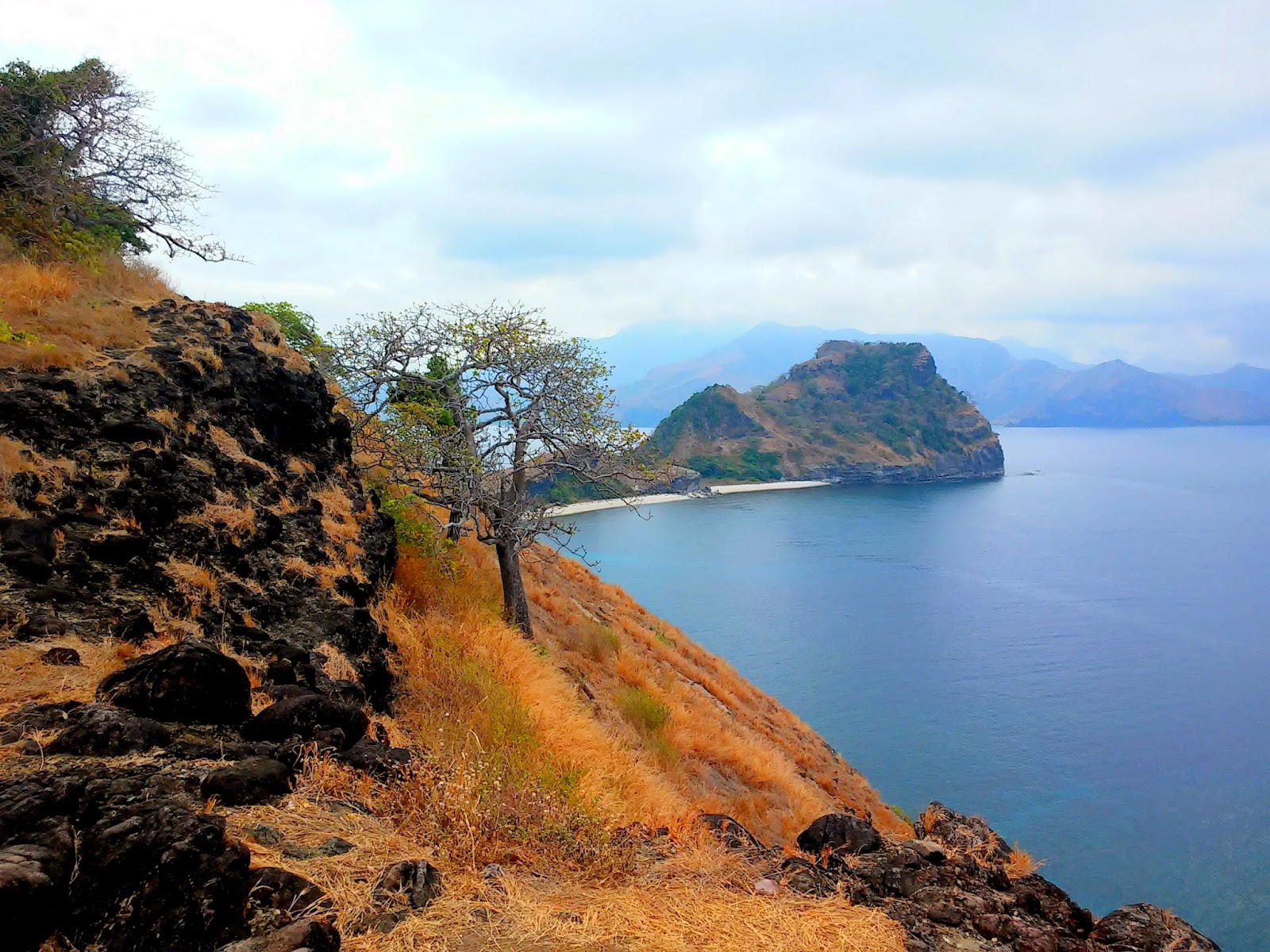 Capones Island, Zambales - moredantravels