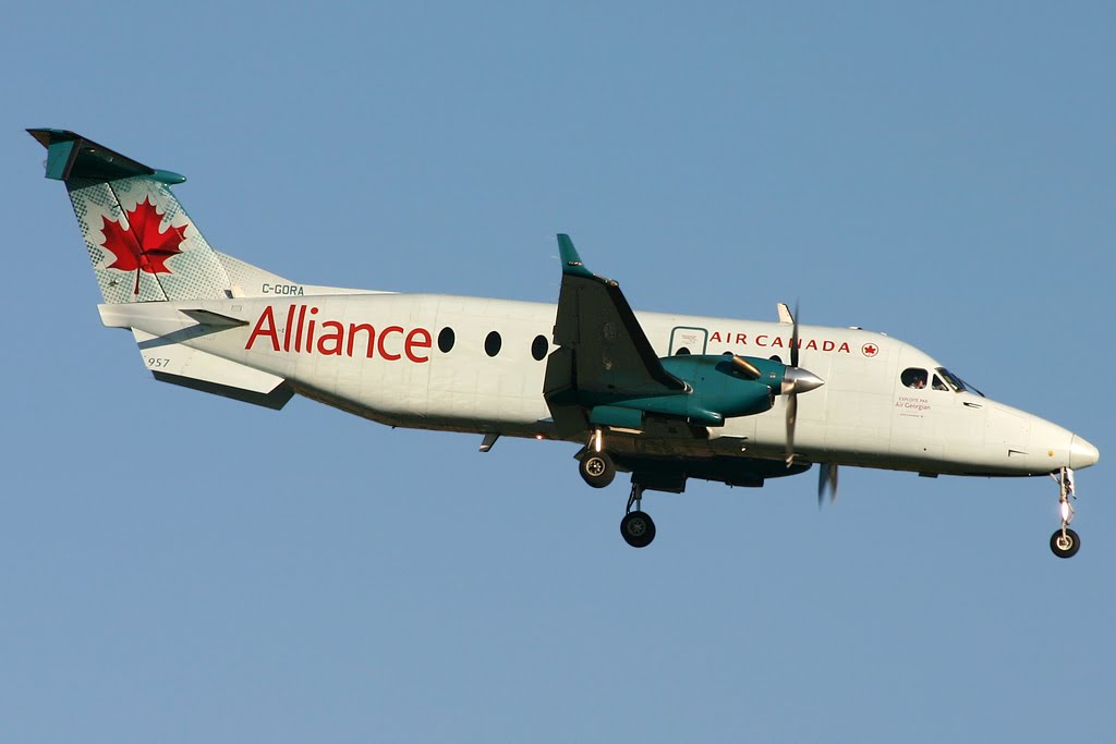 WORLD AIRCRAFT IMAGES by Terry Wade: C-GORA B190 ACA CYYZ (Toronto) 16 ...