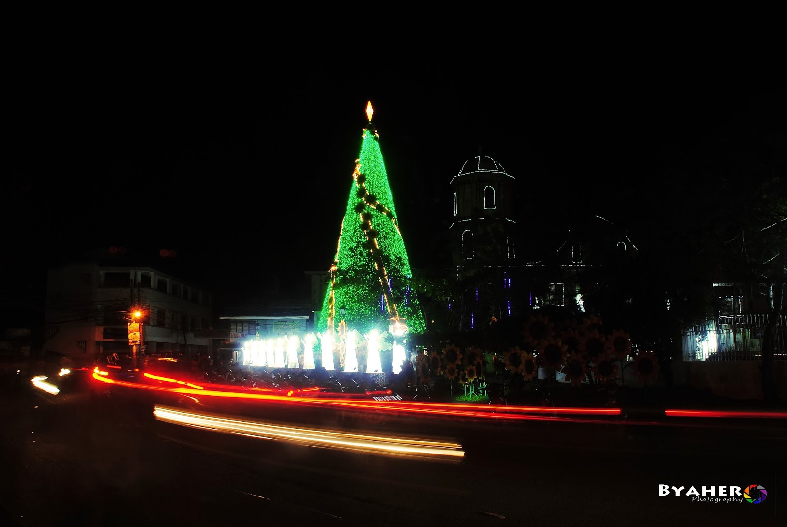 Byahero: Ligao City lights up Sunflower-inspired Giant Christmas Tree