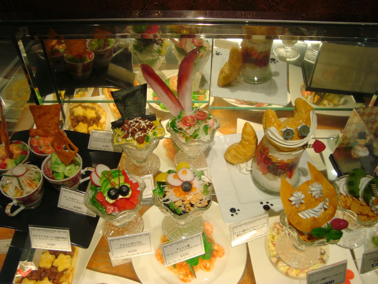 ALICE IN WONDERLAND THEMED RESTAURANT - SHINJUKU, TOKYO