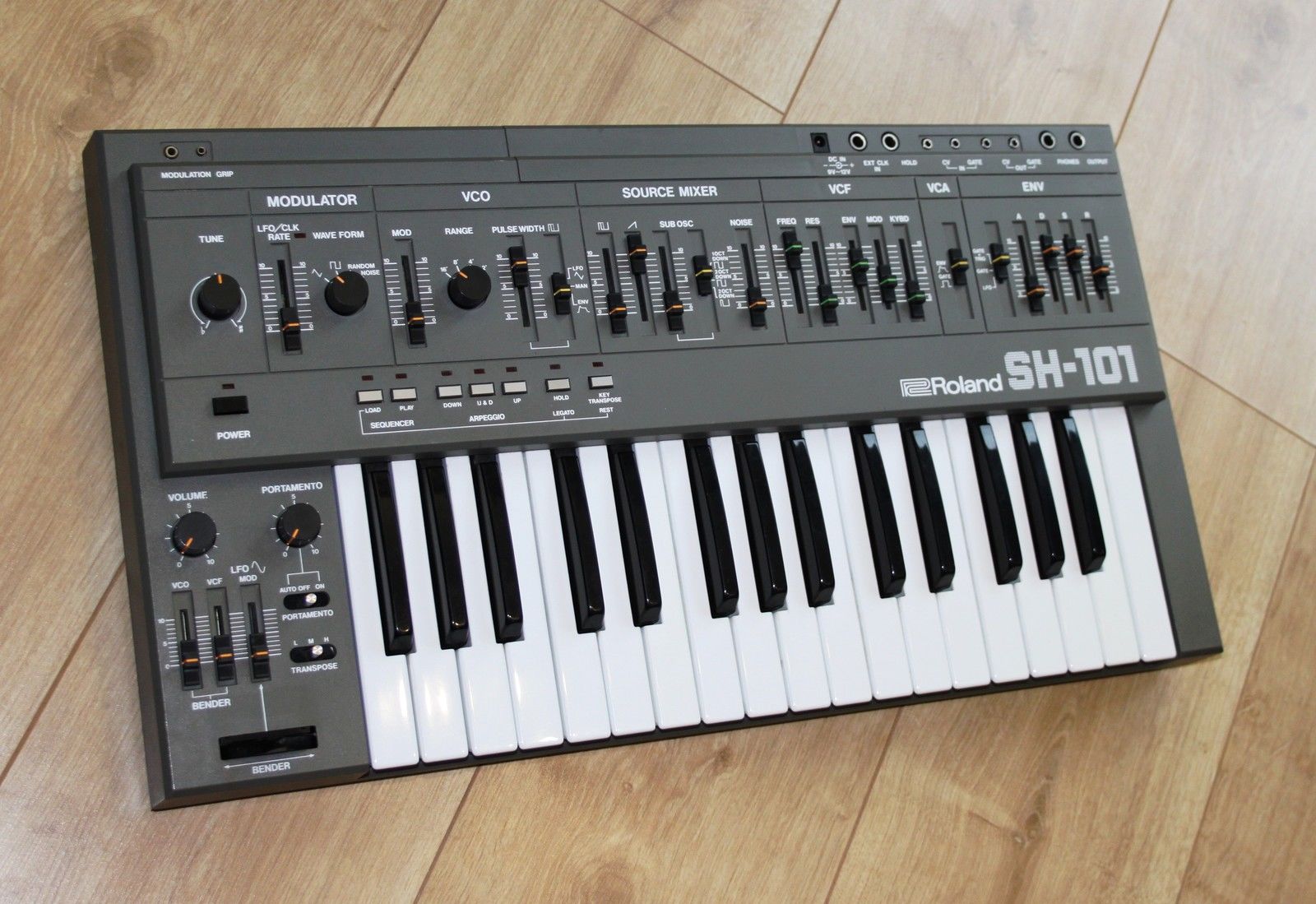 MATRIXSYNTH: Roland SH101