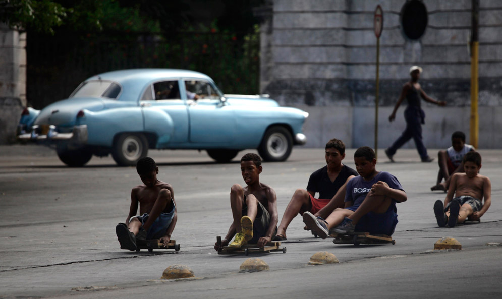 Ciudadanos en la Prensa: La caja mágica. Fidel no viaja en chivichana ...