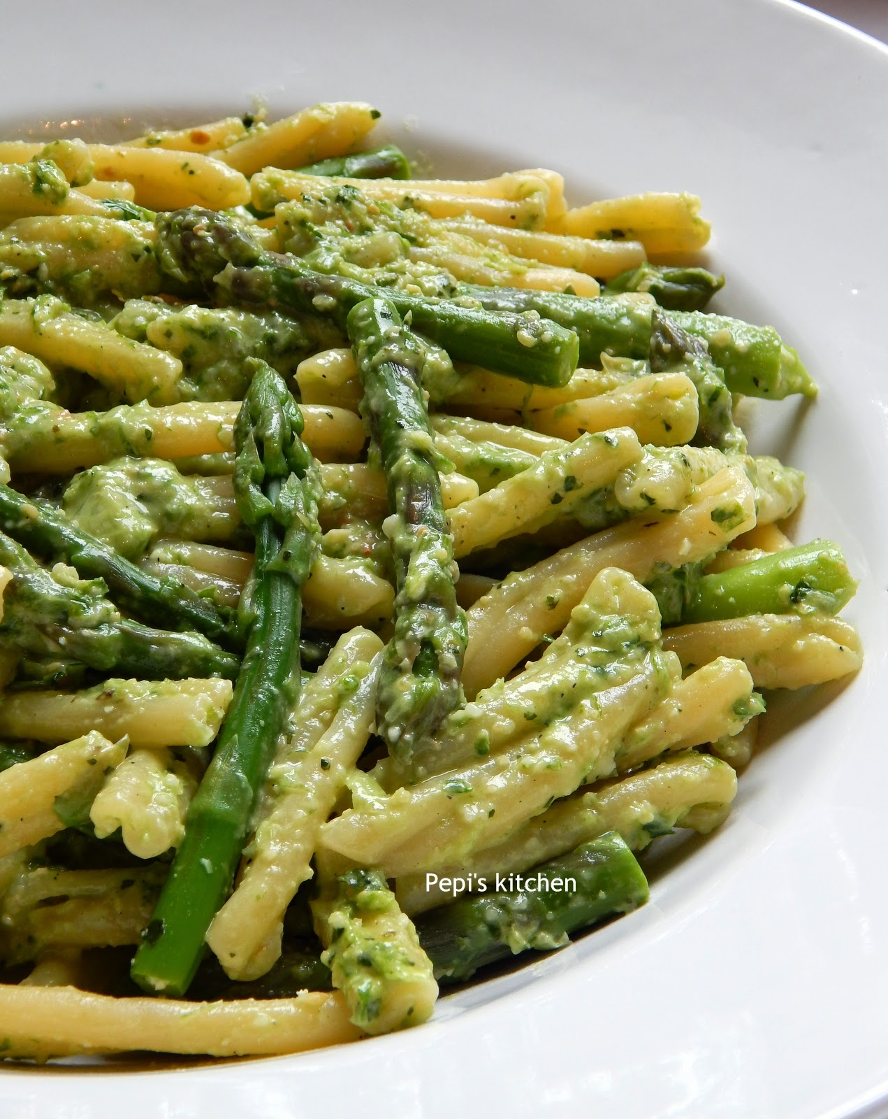Pepi's kitchen: Ζυμαρικά με Σπαράγγια και Πέστο Δυόσμου