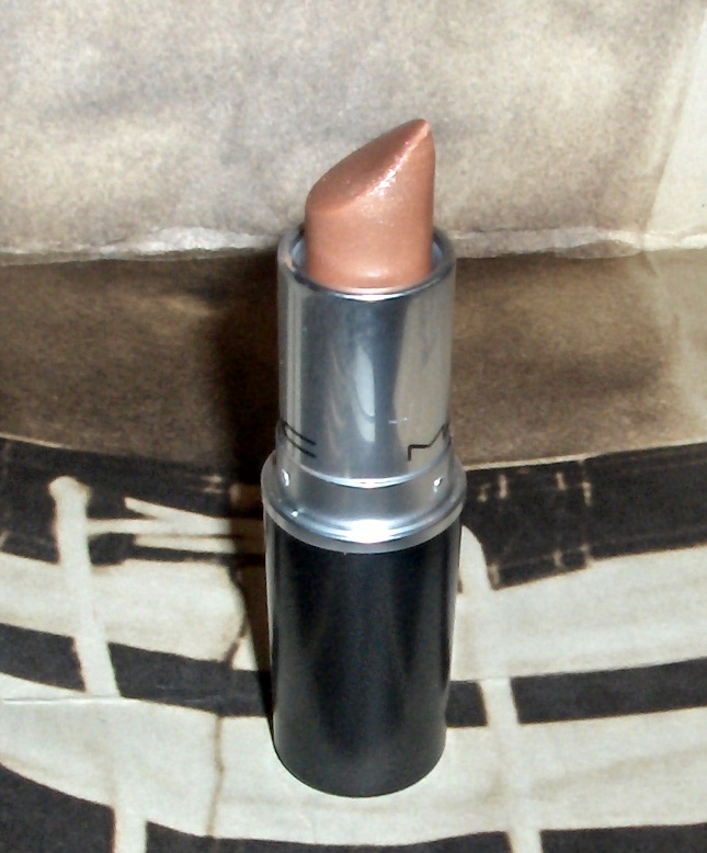 Coltul Cameliei: Shopping din dulap: ruj MAC 1N