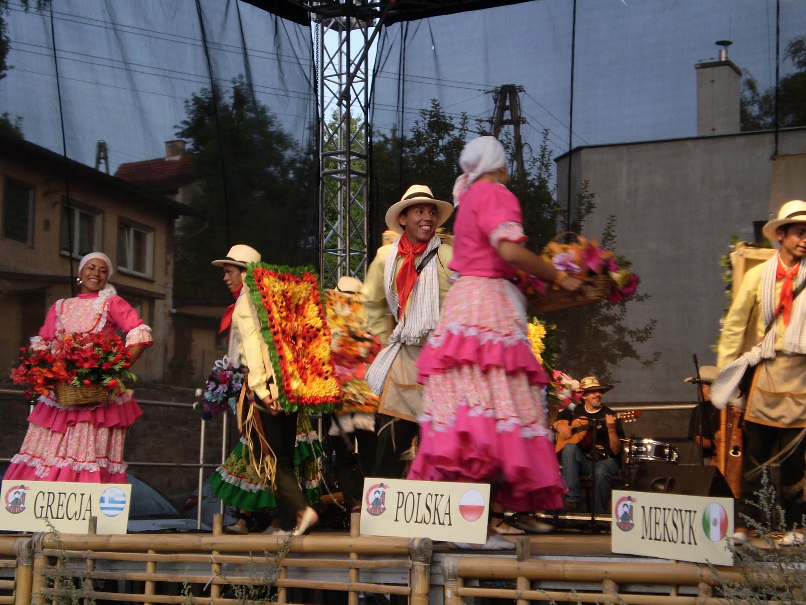 crochetgreece: ΦΕΣΤΙΒΑΛ ΠΑΡΑΔΟΣΙΑΚΟΥ ΧΟΡΟΥ ΣΤΗΝ ΠΟΛΩΝΙΑ!