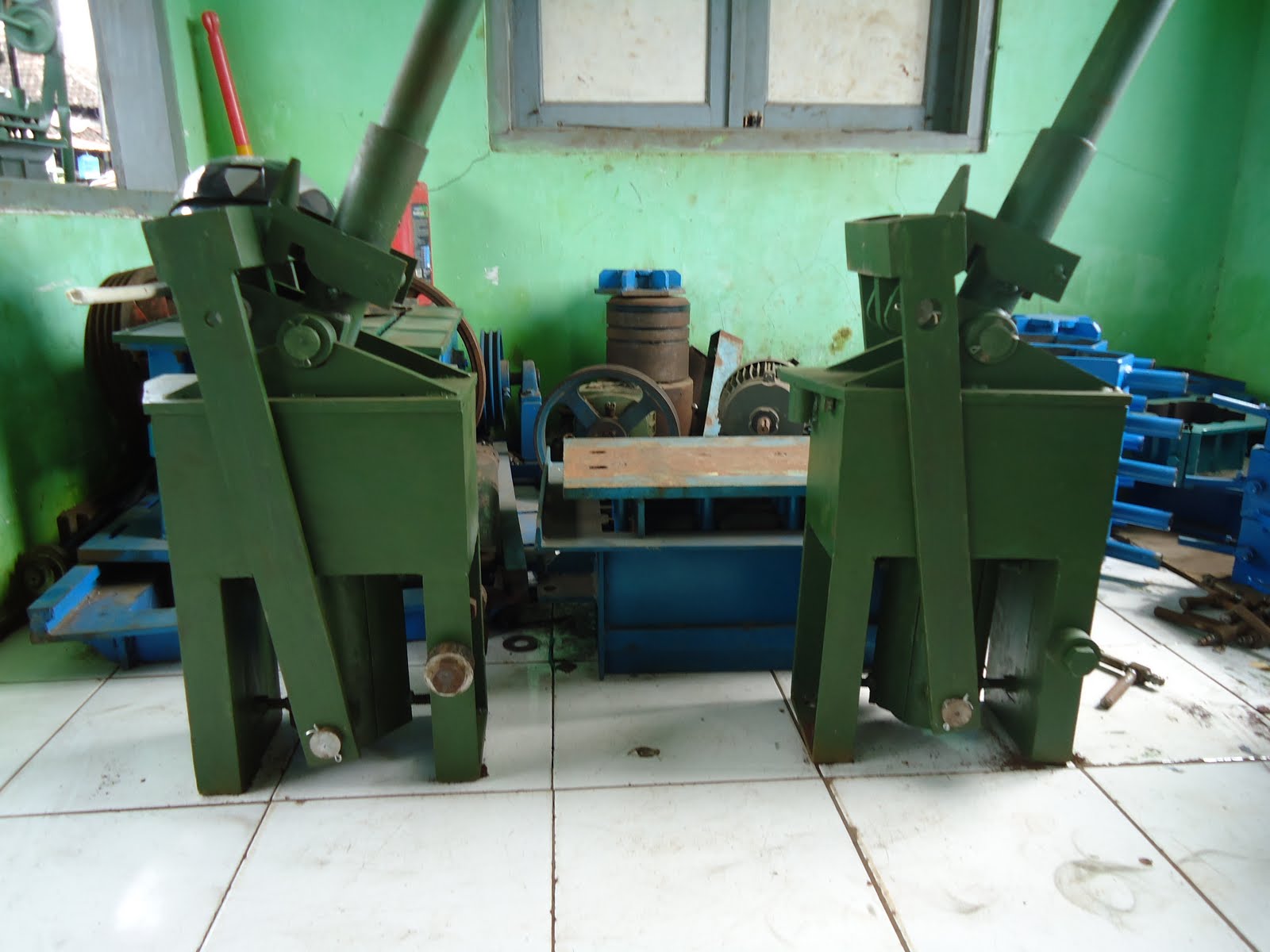 BENGKEL PUTRA MANDIRI: Alat Cetak Batako, Batako Tela