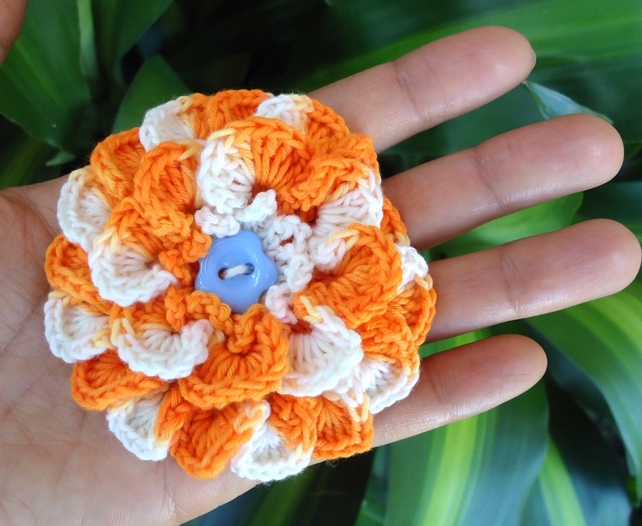 Stitch of Love: Patterns: Crochet Flower Brooches