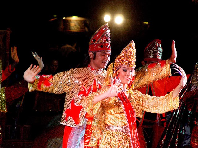 Tarian khas pesisir berau ,Dalling dance. | TANJUNGBATU DERAWAN