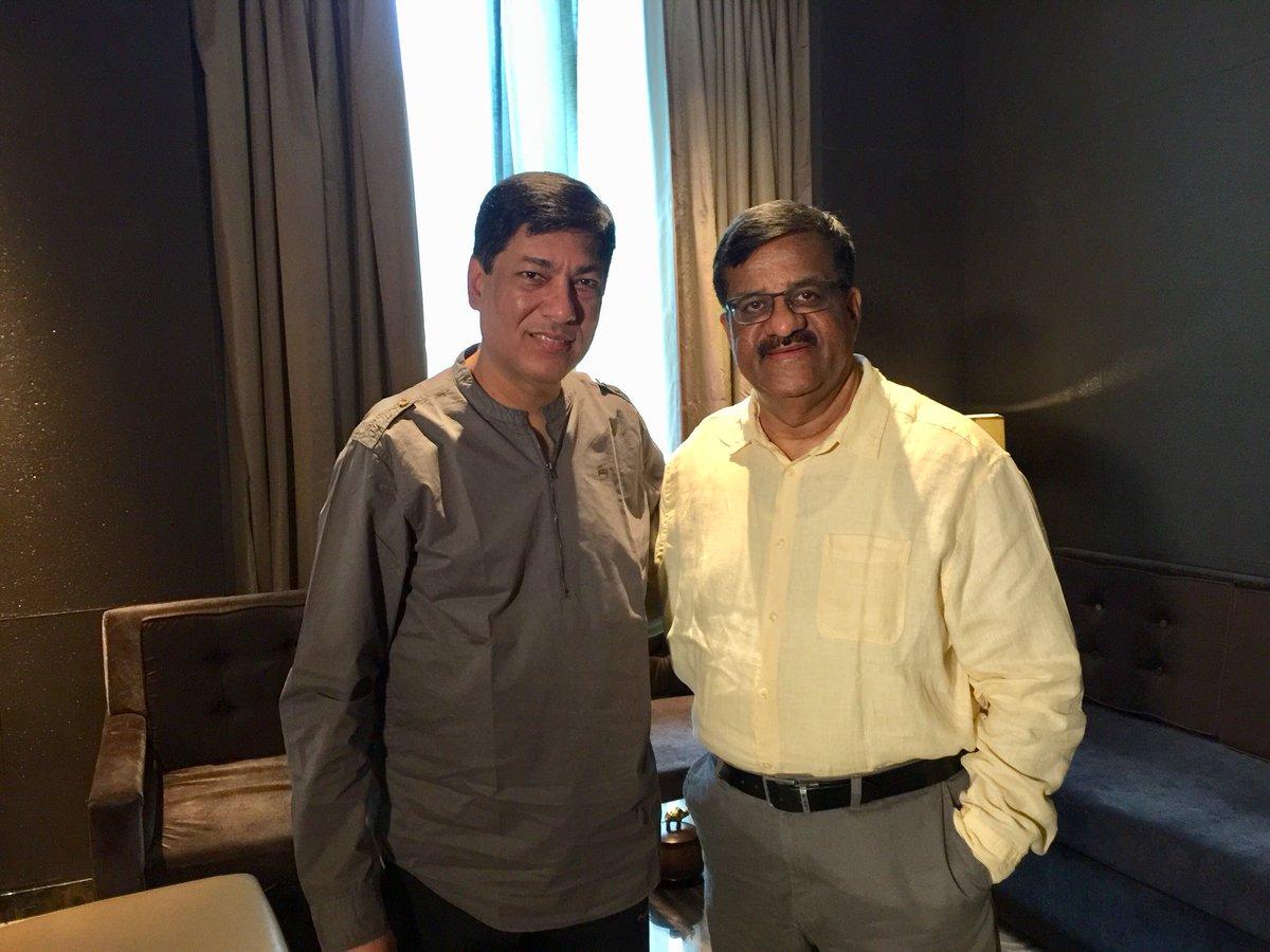 Taran Adarsh Wiki, Height, Age, Girlfriends, Family, Biography & Facts