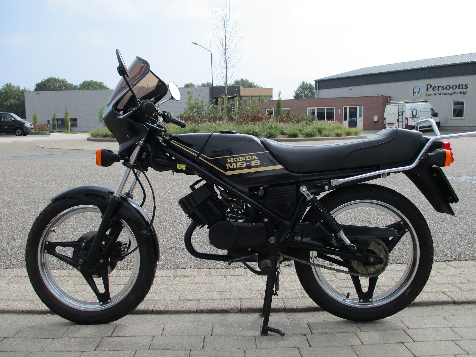 Honda M Club: Honda MB8