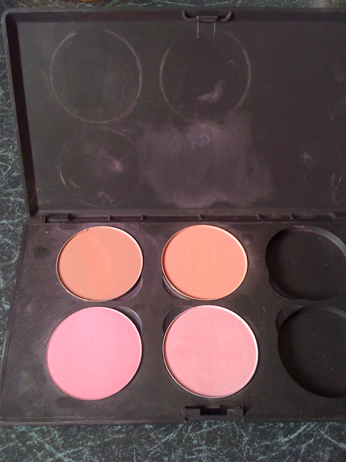 Vanilla Bomb: MAC Blush Palette Colours.....