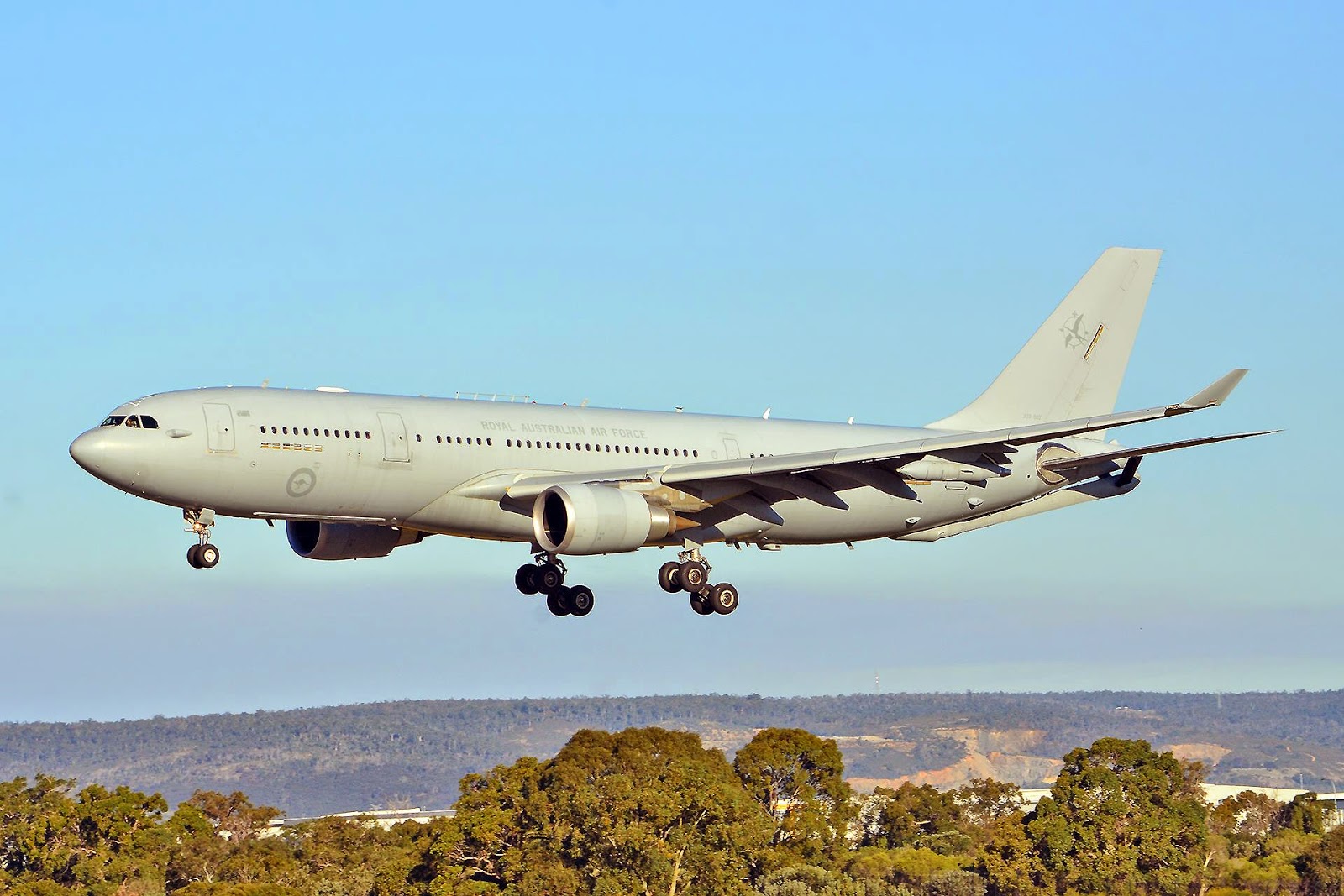 Perth Airport Spotter's Blog: RAAF KC-30A (MRTT) A39-002 'ASY607' (SYD ...