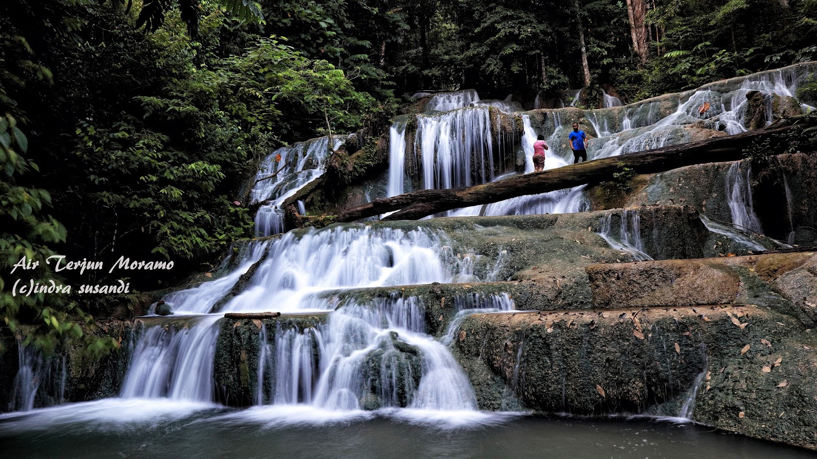 Menikmati Keindahan Air Terjun Moramo