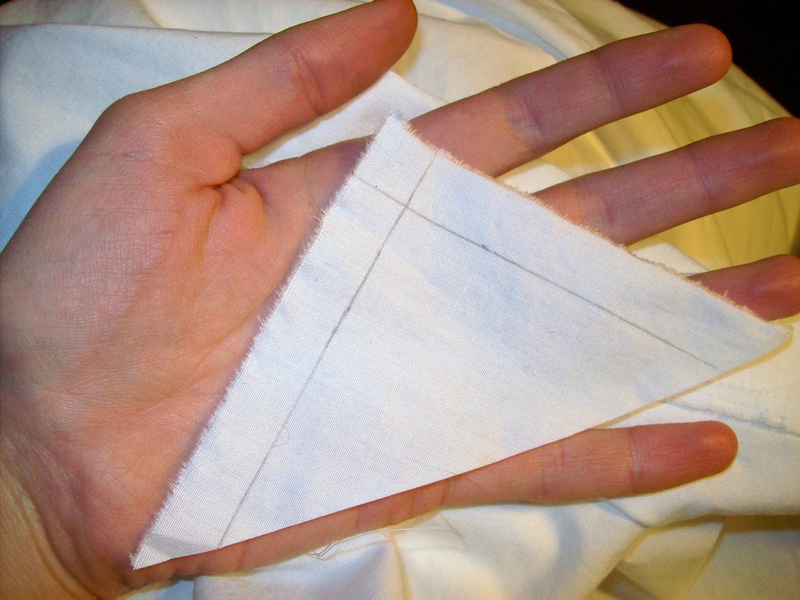 Inserting gussets on a chemise