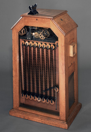 NAKARAJAN: KINETOSCOPE ,THE FIRST MOVIE PROJECTOR INVENTED BY EDISON