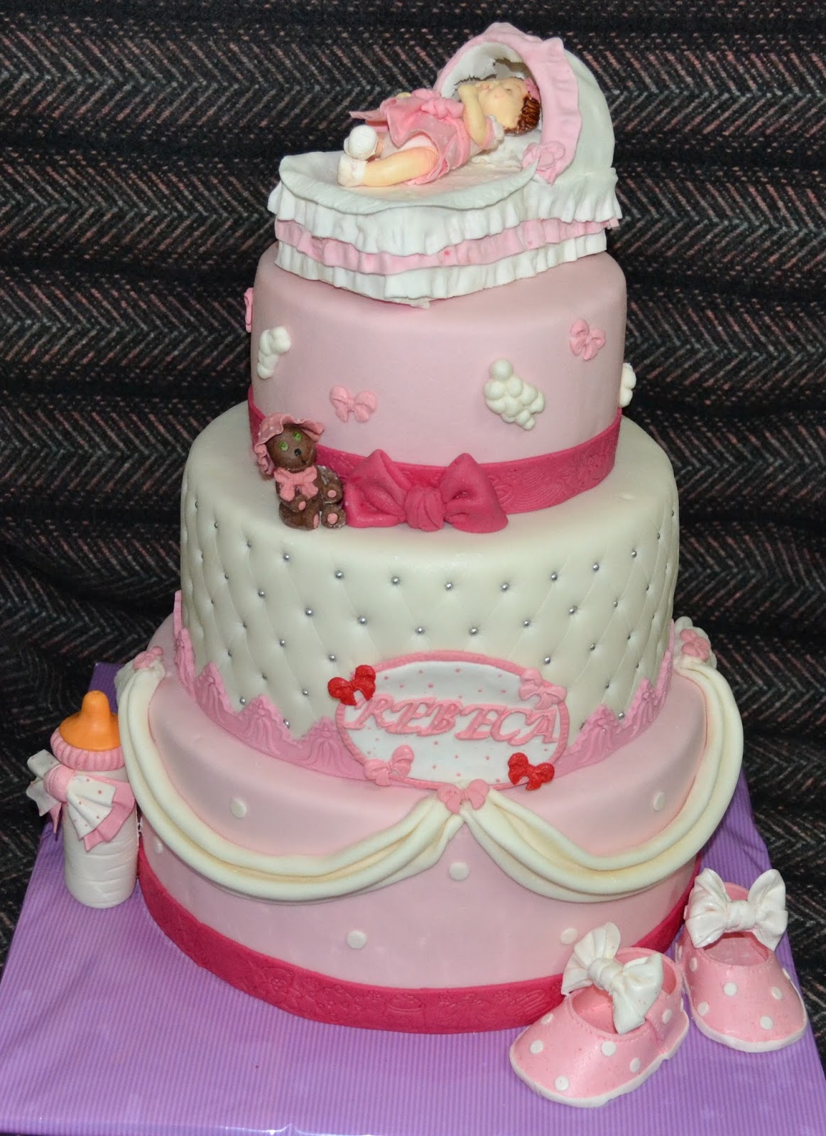 Bucataria Alynusei: TORT DE BOTEZ PENTRU FETITE