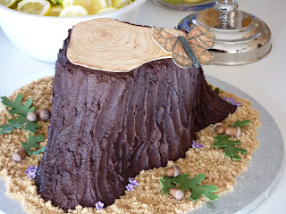 Tastes Like Cake: Tree stump grooms cake