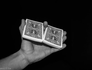 House of Cards: How to Shuffle Cards - One Handed Shuffle