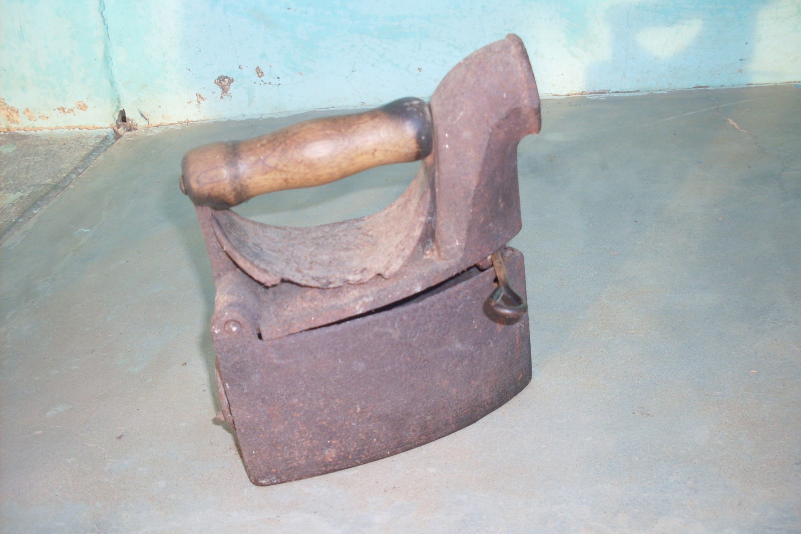 OBJETOS HISTÓRICOS: Ferro a brasa