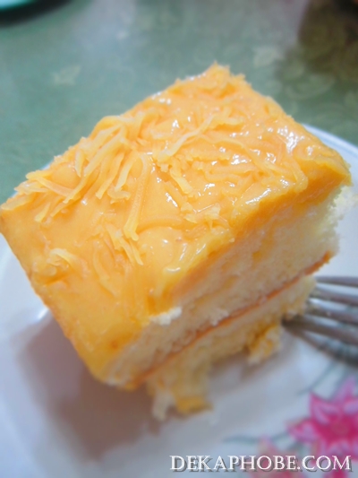 Rodillas Yema Cake