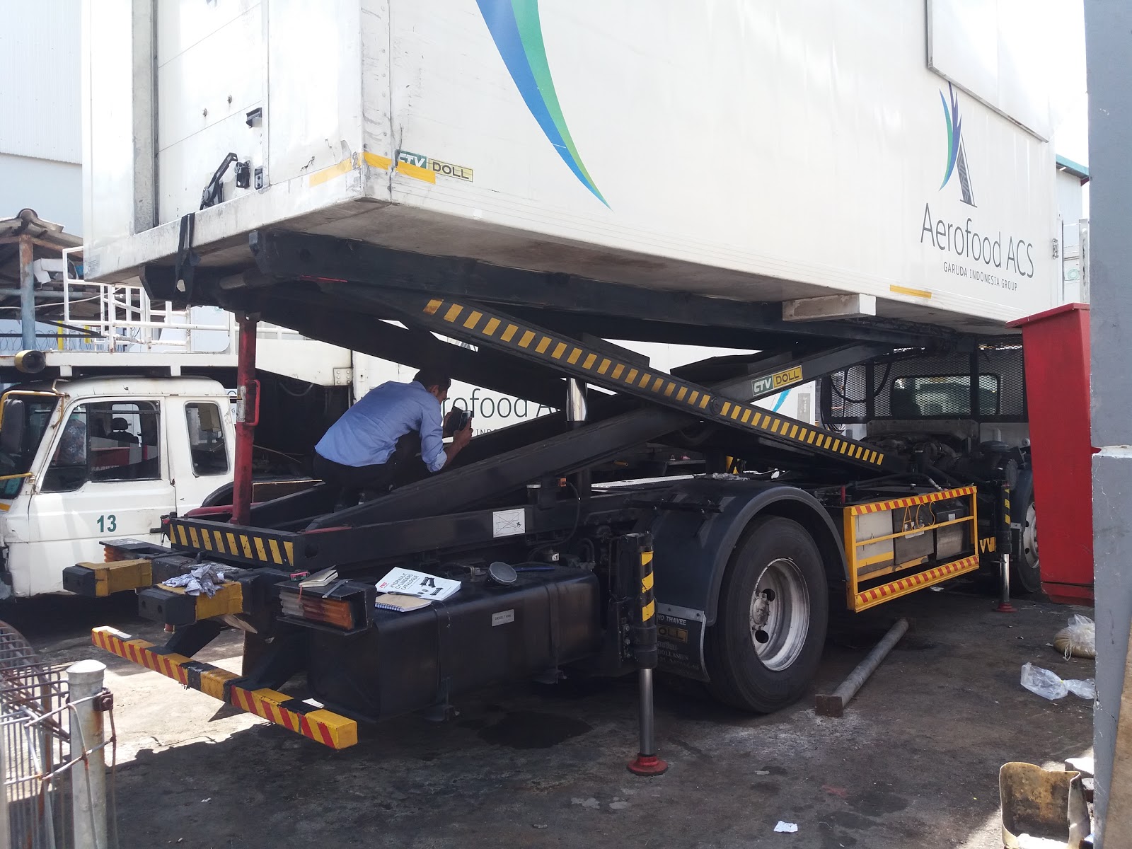 Bengkel Karoseri Container Sampah: April 2016