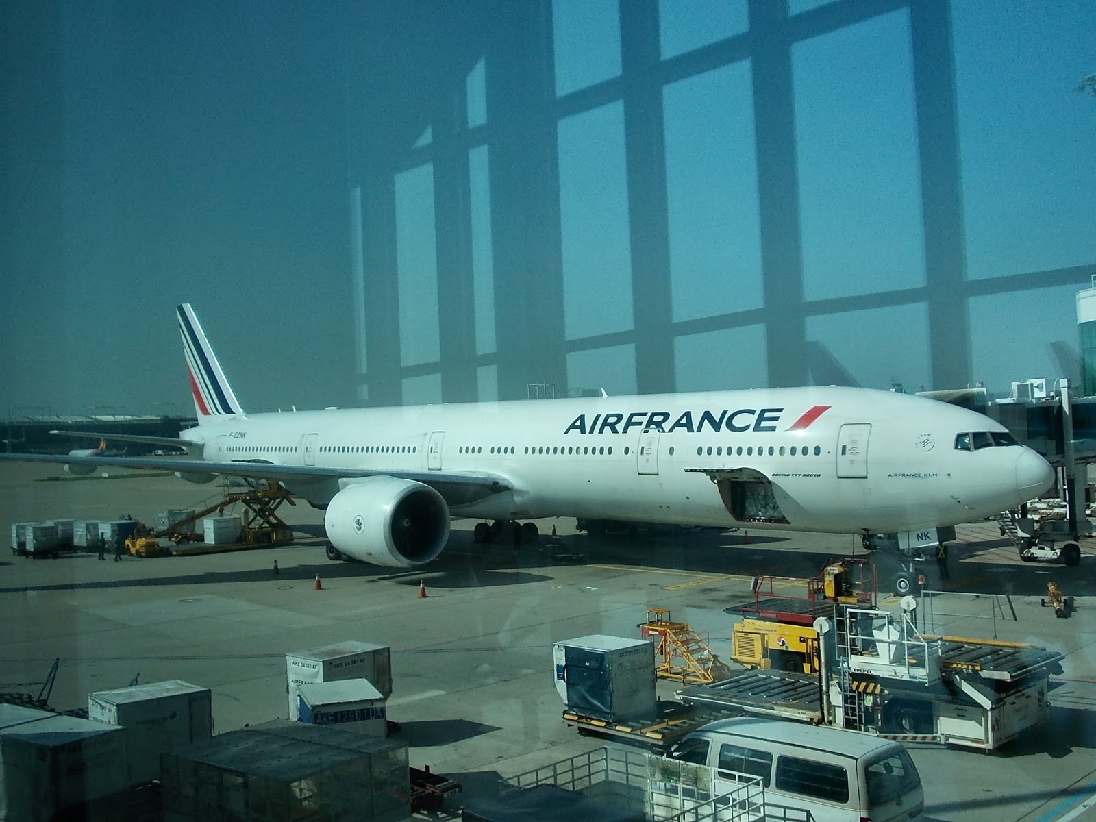 KS's Blog: Boarding on the plane:A Singapore Airlines flight SQ608 on 9 ...