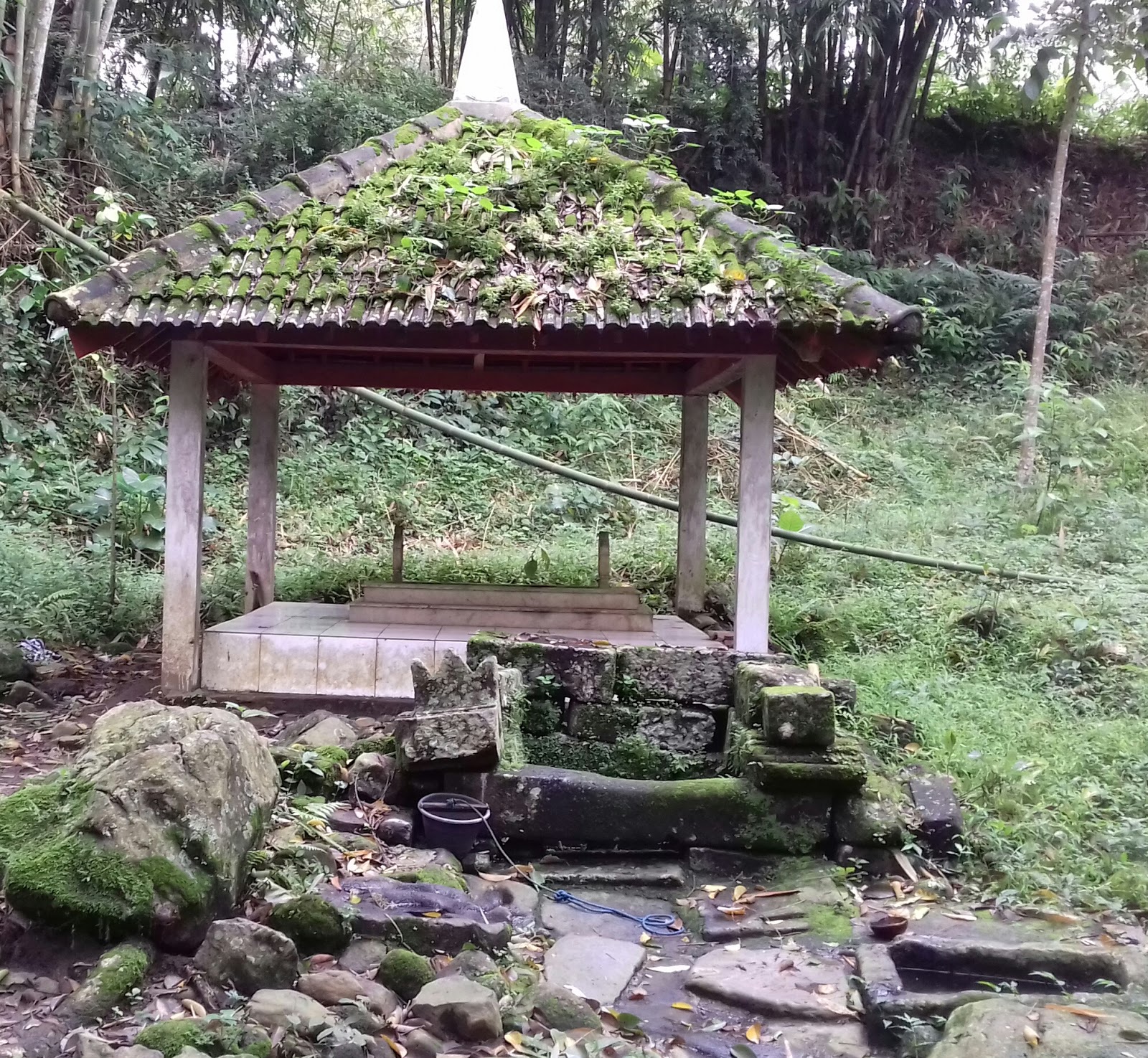 MAKAM KYAI MODJO DAN SITUS SUMUR SONGO