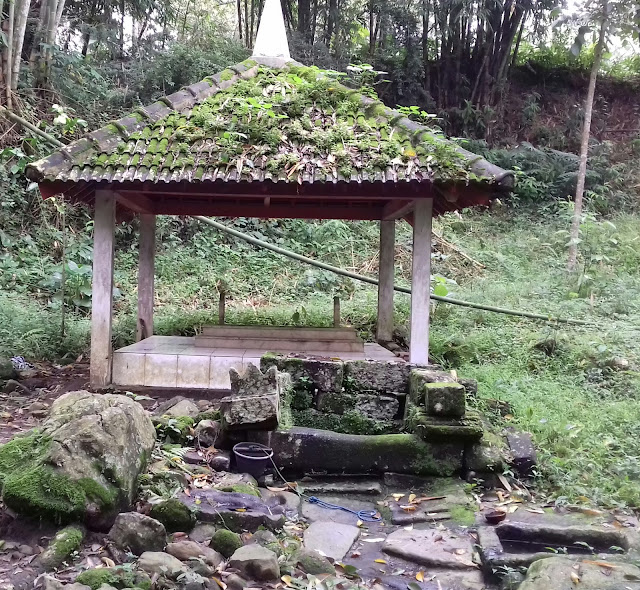 MAKAM KYAI MODJO DAN SITUS SUMUR SONGO