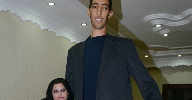 PHOTOS: World's tallest man, 8ft 3in Sultan Kosen marries