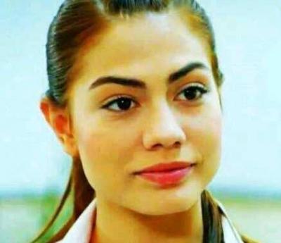 Blog Adam: Çilek Kokusu Aslı(Demet Özdemir) Kimdir, Kaç Yaşında ...