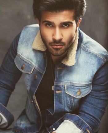 Top 10 Most Beautiful Actors In Pakistan 2018