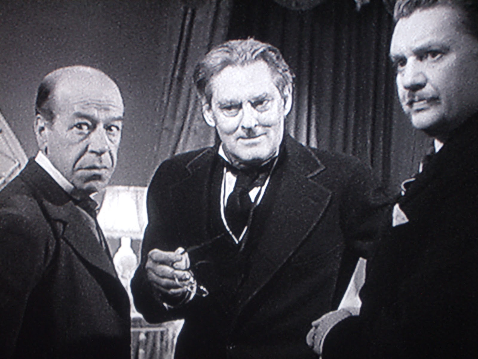 Kiss My Review: Mark of the Vampire - 1935